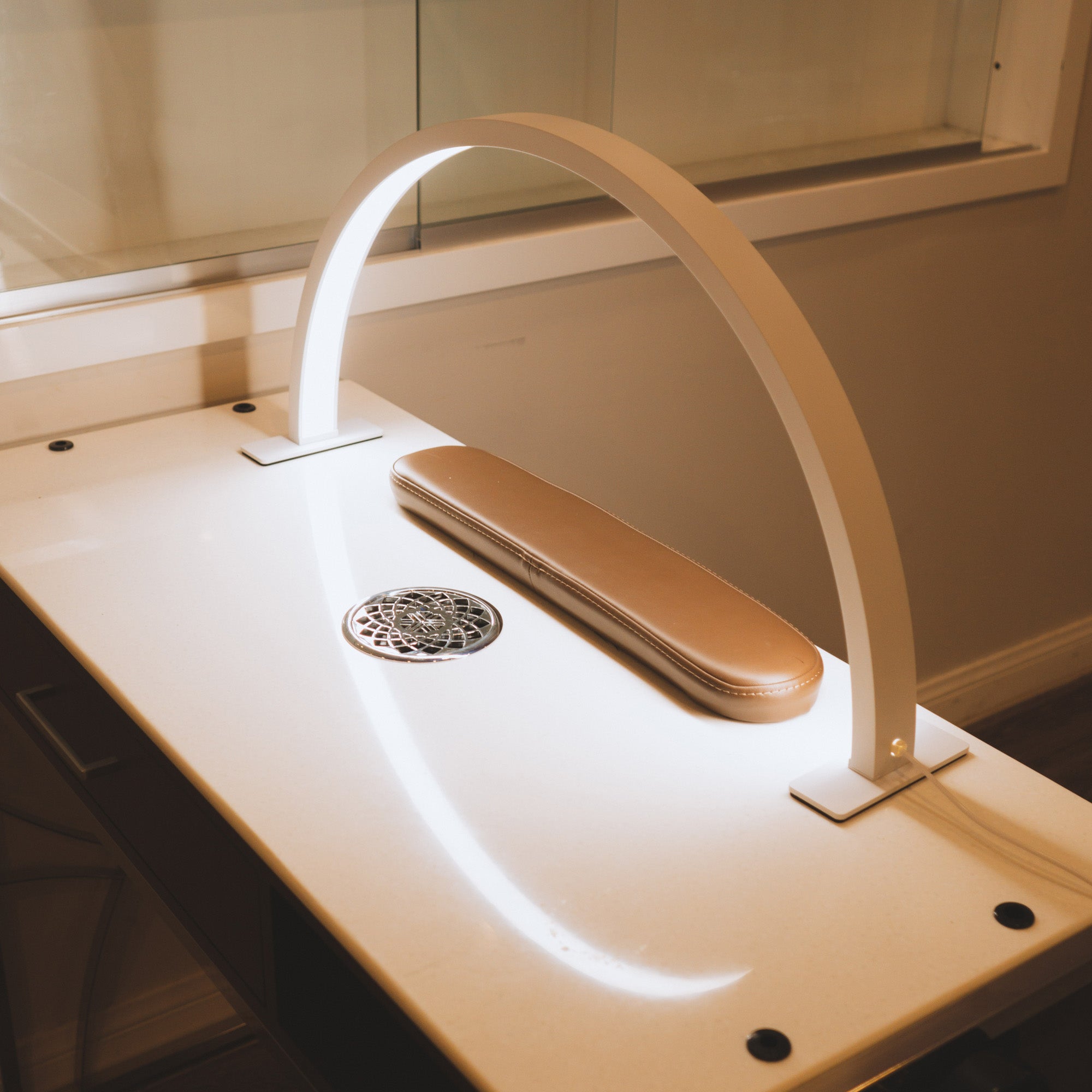 Half-Moon Nail Table LED Lamp 36W – Lexor